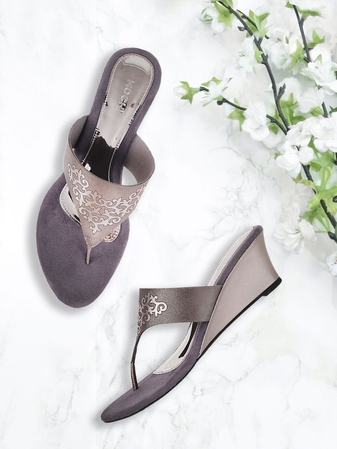 Mochi Women Grey & Silver-Toned Printed Wedges – Myntra International