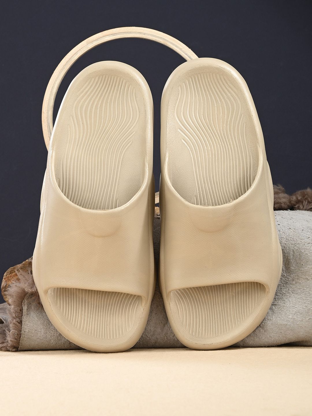 HRX by Hrithik Roshan Men Rubber Sliders – Myntra International